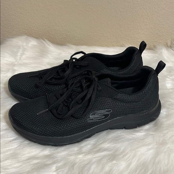 Skechers | Shoes | Skechers Black Flexlite Aircooled Memory Foam ...